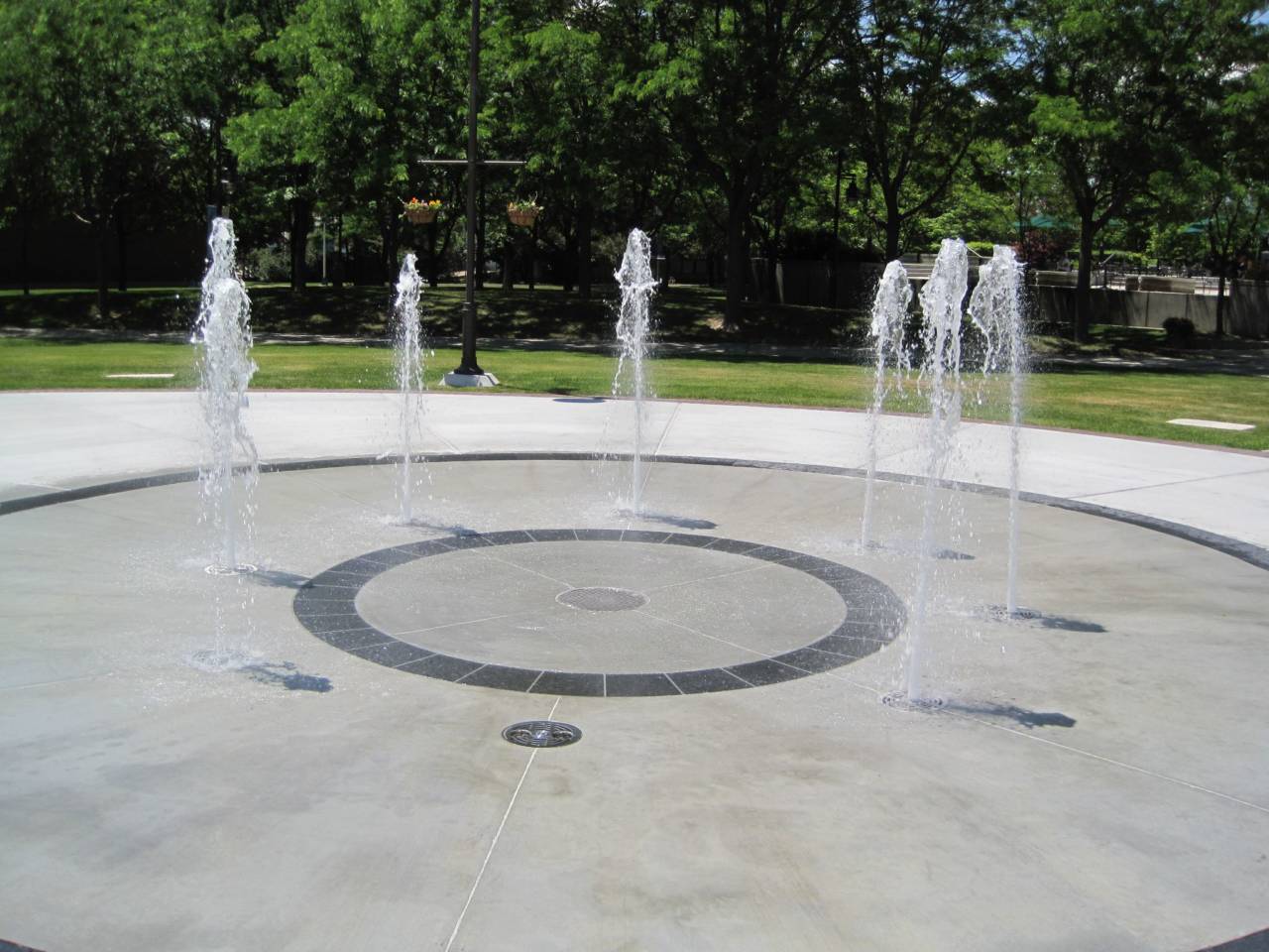 Do splash pads recirculate water?